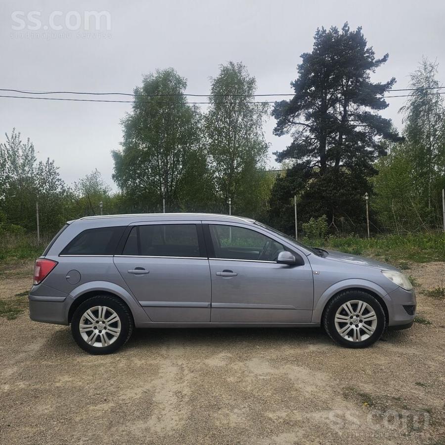 Pelēks Opel Astra 2009 Rīga, ar dzinēja tilpumu 1.70 L un nobraukumu 310 tūkst. km par 2110 €, foto 7 vietnē AUTOMOTO.COM.LV