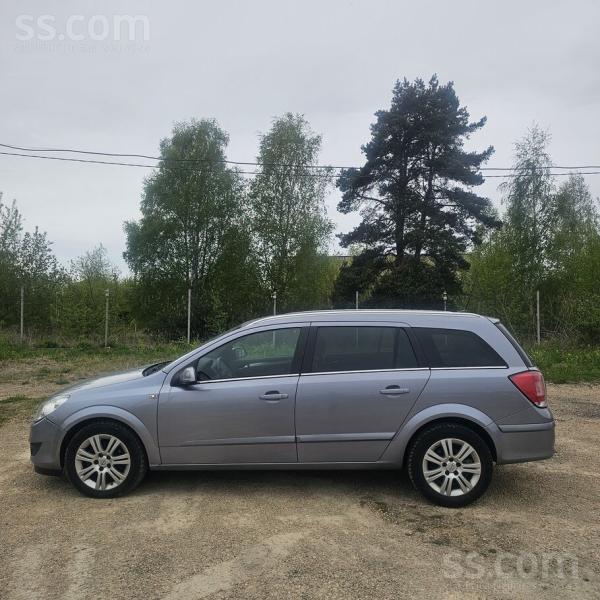 Pelēks Opel Astra 2009 Rīga, ar dzinēja tilpumu 1.70 L un nobraukumu 310 tūkst. km par 2110 €, foto 7 vietnē AUTOMOTO.COM.LV
