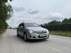 Grey Opel Astra 2009 in Riga, with an engine capacity of 1.70 L and mileage of 335 thousand km for 1200 €, photo 4 on AUTOMOTO.COM.LV