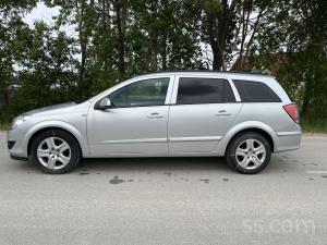 Grey Opel Astra 2009 in Riga, with an engine capacity of 1.70 L and mileage of 335 thousand km for 1200 €, photo 7 on AUTOMOTO.COM.LV