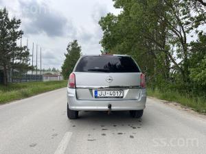 Grey Opel Astra 2009 in Riga, with an engine capacity of 1.70 L and mileage of 335 thousand km for 1200 €, photo 9 on AUTOMOTO.COM.LV