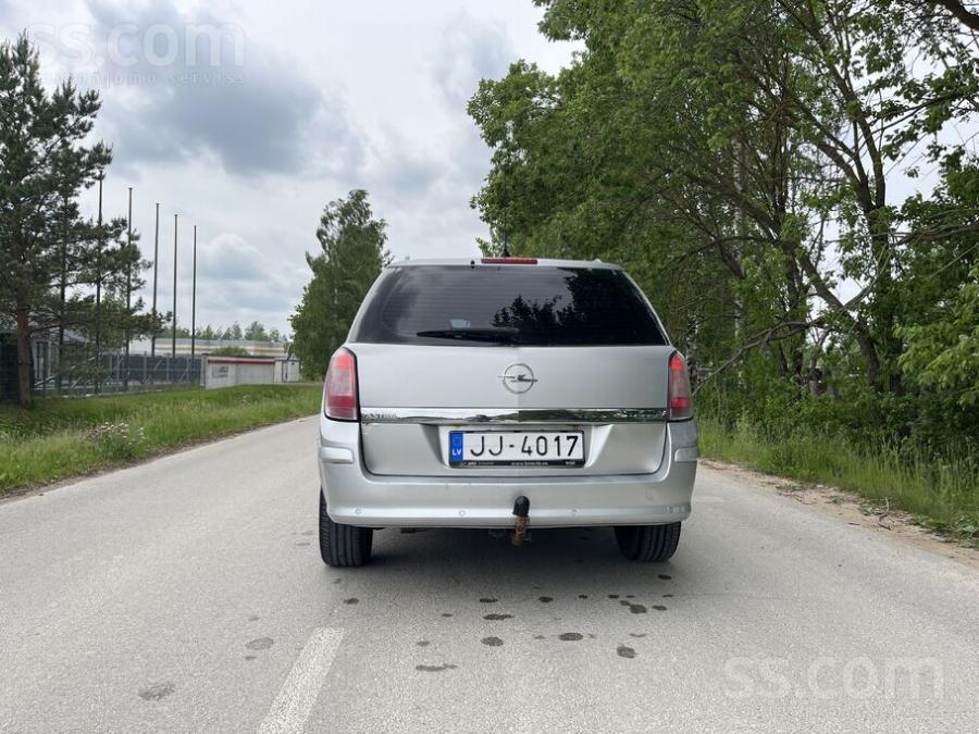 Grey Opel Astra 2009 in Riga, with an engine capacity of 1.70 L and mileage of 335 thousand km for 1200 €, photo 9 on AUTOMOTO.COM.LV