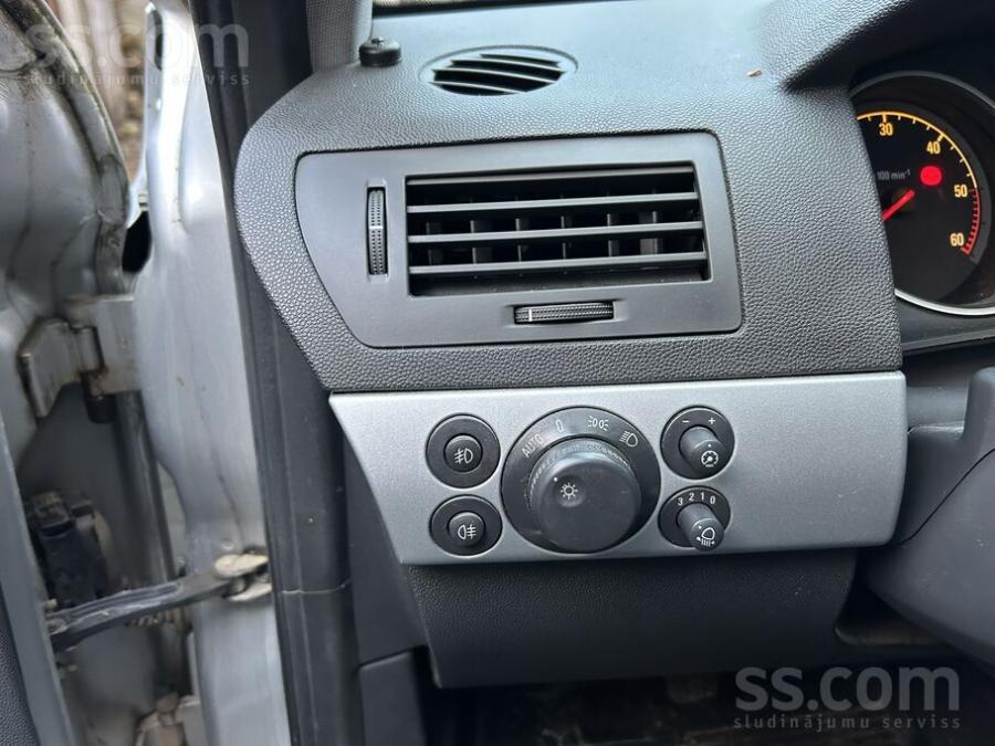 Grey Opel Astra 2009 in Riga, with an engine capacity of 1.70 L and mileage of 335 thousand km for 1200 €, photo 14 on AUTOMOTO.COM.LV