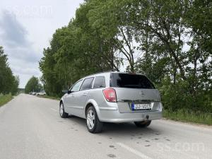 Grey Opel Astra 2009 in Riga, with an engine capacity of 1.70 L and mileage of 335 thousand km for 1200 €, photo 5 on AUTOMOTO.COM.LV