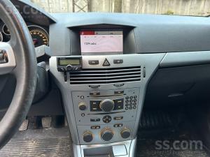Grey Opel Astra 2009 in Riga, with an engine capacity of 1.70 L and mileage of 335 thousand km for 1200 €, photo 12 on AUTOMOTO.COM.LV