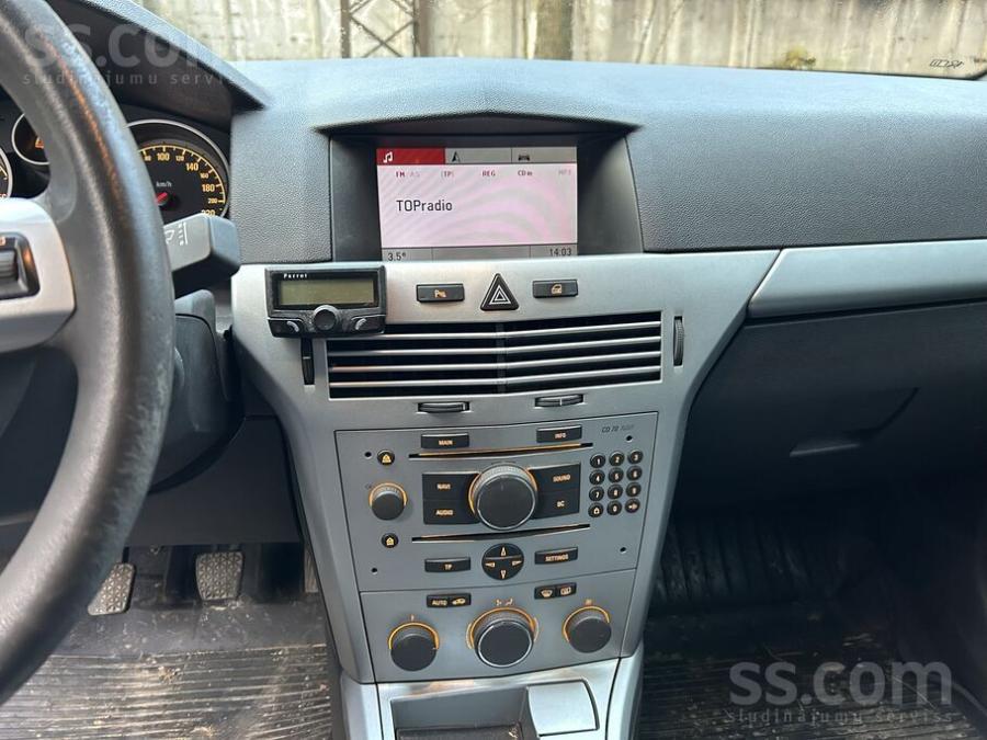 Grey Opel Astra 2009 in Riga, with an engine capacity of 1.70 L and mileage of 335 thousand km for 1200 €, photo 12 on AUTOMOTO.COM.LV