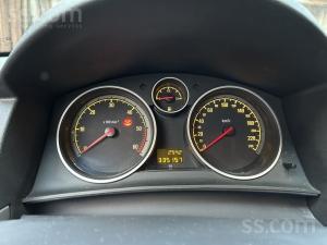 Grey Opel Astra 2009 in Riga, with an engine capacity of 1.70 L and mileage of 335 thousand km for 1200 €, photo 13 on AUTOMOTO.COM.LV