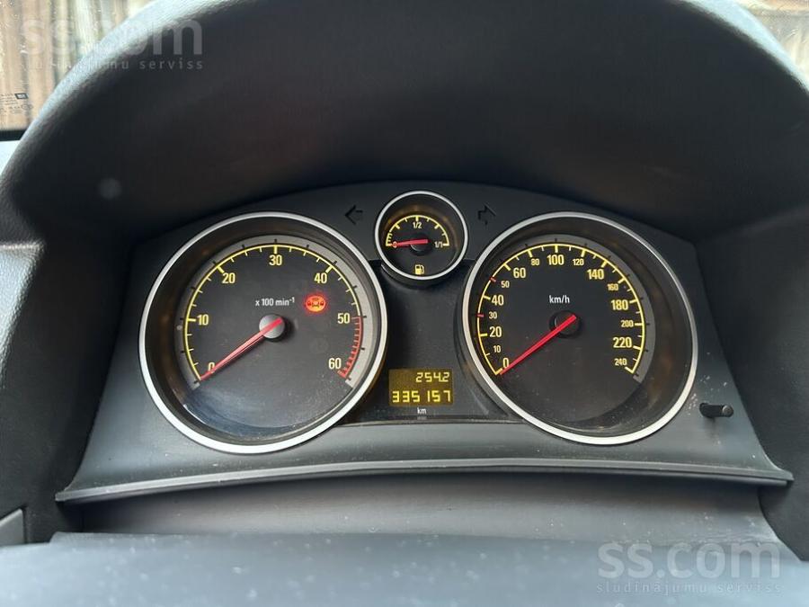 Grey Opel Astra 2009 in Riga, with an engine capacity of 1.70 L and mileage of 335 thousand km for 1200 €, photo 13 on AUTOMOTO.COM.LV