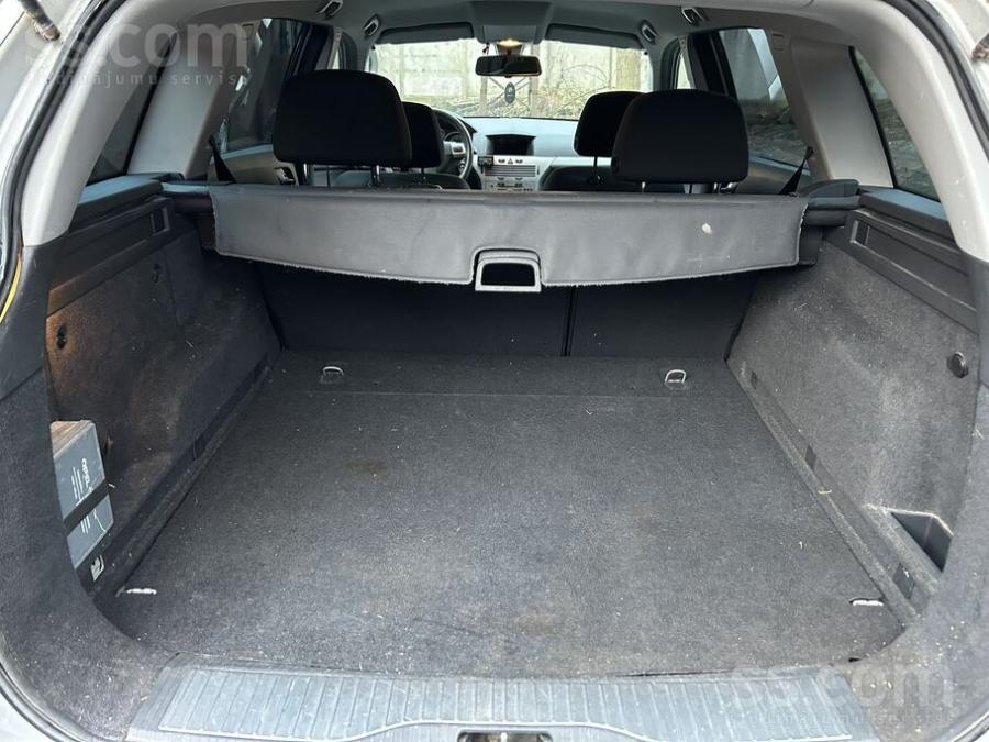 Grey Opel Astra 2009 in Riga, with an engine capacity of 1.70 L and mileage of 335 thousand km for 1200 €, photo 19 on AUTOMOTO.COM.LV