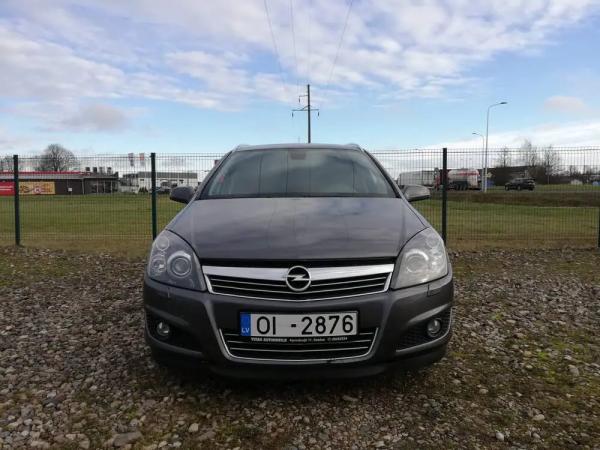 Grey Opel Astra 2009 in Saldus, with an engine capacity of 1.70 L and mileage of 271 thousand km for 3200 €, photo 5 on AUTOMOTO.COM.LV