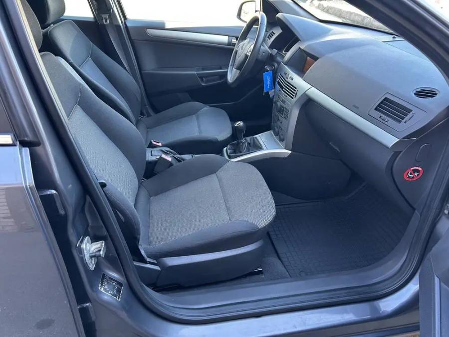 Pelēks Opel Astra 2009 Limbaži, ar dzinēja tilpumu 1.70 L un nobraukumu 218 tūkst. km par 3350 €, foto 9 vietnē AUTOMOTO.COM.LV