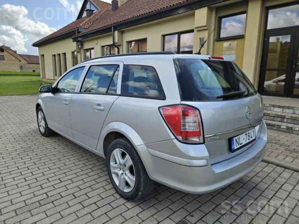 Grey Opel Astra 2009 in Liepaja, with an engine capacity of 1.70 L and mileage of 282 thousand km for 1750 €, photo 6 on AUTOMOTO.COM.LV