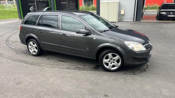Pelēks Opel Astra 2009 Viļņa, ar dzinēja tilpumu 1.70 L un nobraukumu 280 tūkst. km par 1650 €, foto 4 vietnē AUTOMOTO.COM.LV