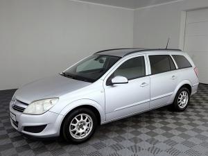 Grey Opel Astra 2009 in Tallinn, with an engine capacity of 1.70 L and mileage of 368 thousand km for 999 €, photo 3 on AUTOMOTO.COM.LV