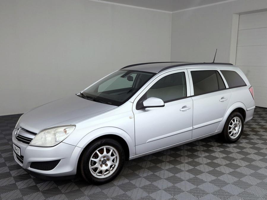 Grey Opel Astra 2009 in Tallinn, with an engine capacity of 1.70 L and mileage of 368 thousand km for 999 €, photo 3 on AUTOMOTO.COM.LV
