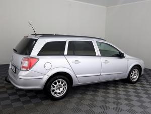 Grey Opel Astra 2009 in Tallinn, with an engine capacity of 1.70 L and mileage of 368 thousand km for 999 €, photo 4 on AUTOMOTO.COM.LV