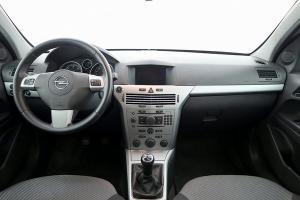 Grey Opel Astra 2009 in Tallinn, with an engine capacity of 1.70 L and mileage of 368 thousand km for 999 €, photo 6 on AUTOMOTO.COM.LV