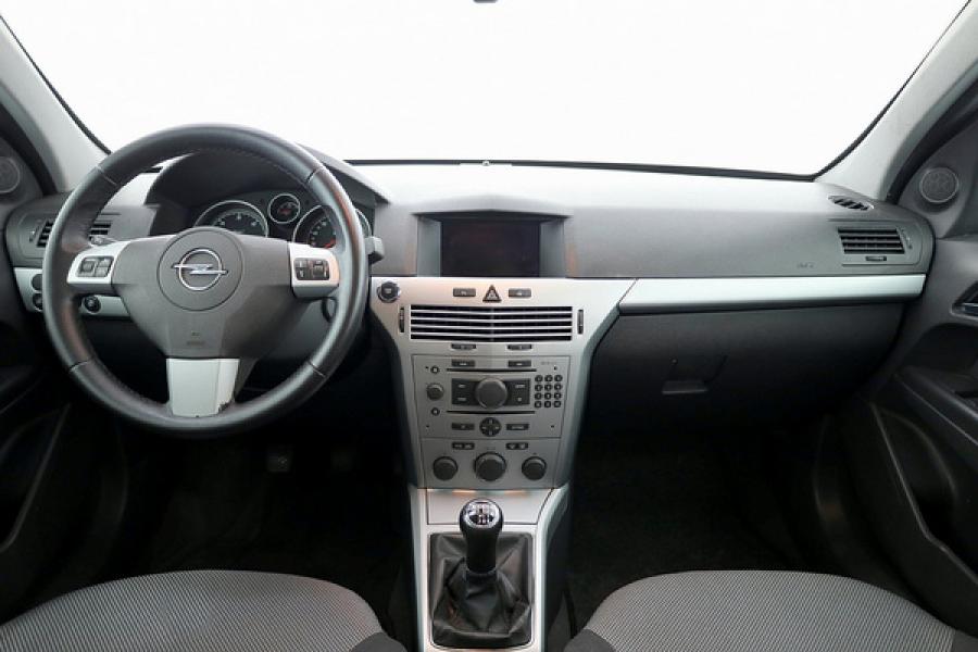 Grey Opel Astra 2009 in Tallinn, with an engine capacity of 1.70 L and mileage of 368 thousand km for 999 €, photo 6 on AUTOMOTO.COM.LV