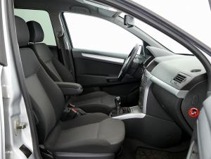 Grey Opel Astra 2009 in Tallinn, with an engine capacity of 1.70 L and mileage of 368 thousand km for 999 €, photo 7 on AUTOMOTO.COM.LV