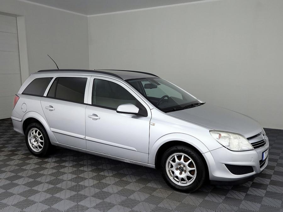 Grey Opel Astra 2009 in Tallinn, with an engine capacity of 1.70 L and mileage of 368 thousand km for 999 €, photo 9 on AUTOMOTO.COM.LV