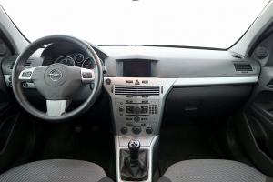 Grey Opel Astra 2009 in Tallinn, with an engine capacity of 1.70 L and mileage of 368 thousand km for 999 €, photo 13 on AUTOMOTO.COM.LV