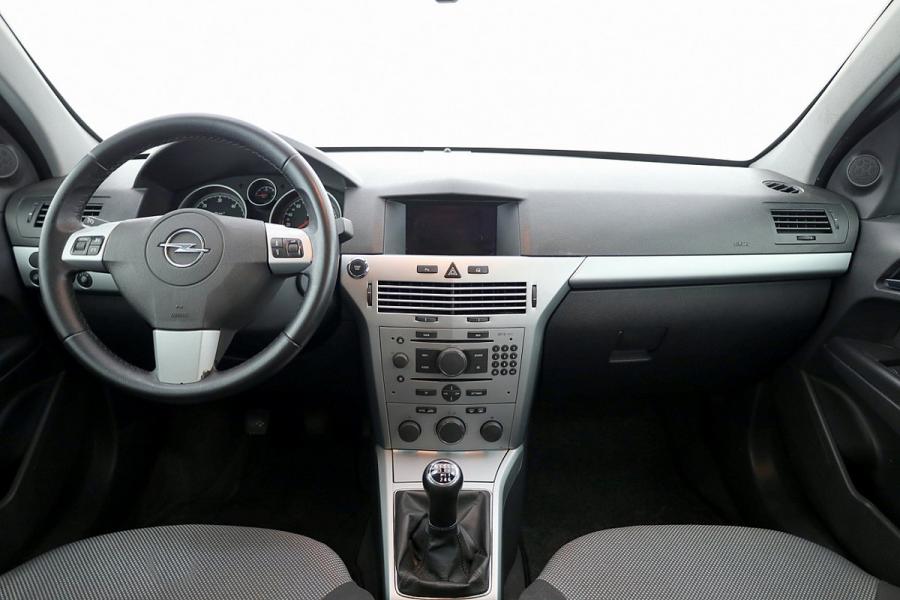 Grey Opel Astra 2009 in Tallinn, with an engine capacity of 1.70 L and mileage of 368 thousand km for 999 €, photo 13 on AUTOMOTO.COM.LV