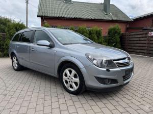 Grey Opel Astra 2009 in Kretinga, with an engine capacity of 1.91 L and mileage of 272 thousand km for 2495 €, photo  on AUTOMOTO.COM.LV