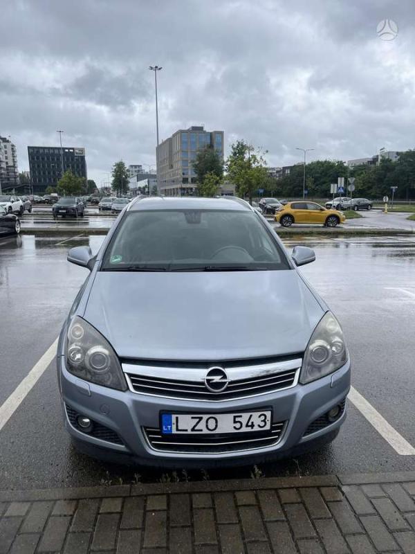 Pelēks Opel Astra 2009 Viļņa, ar dzinēja tilpumu 1.90 L un nobraukumu 350 tūkst. km par 1400 €, foto 1 vietnē AUTOMOTO.COM.LV