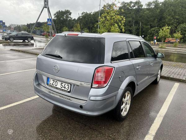 Pelēks Opel Astra 2009 Viļņa, ar dzinēja tilpumu 1.90 L un nobraukumu 350 tūkst. km par 1400 €, foto 4 vietnē AUTOMOTO.COM.LV