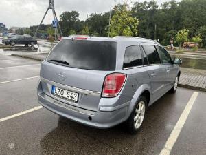 Grey Opel Astra 2009 in Vilnius, with an engine capacity of 1.90 L and mileage of 350 thousand km for 1400 €, photo 5 on AUTOMOTO.COM.LV