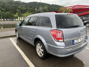 Grey Opel Astra 2009 in Vilnius, with an engine capacity of 1.90 L and mileage of 350 thousand km for 1400 €, photo 6 on AUTOMOTO.COM.LV