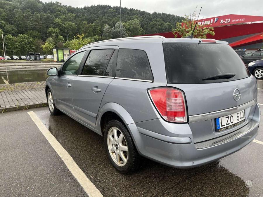Grey Opel Astra 2009 in Vilnius, with an engine capacity of 1.90 L and mileage of 350 thousand km for 1400 €, photo 6 on AUTOMOTO.COM.LV