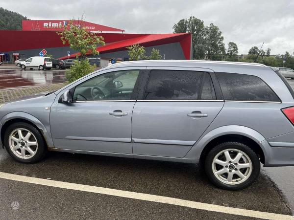 Pelēks Opel Astra 2009 Viļņa, ar dzinēja tilpumu 1.90 L un nobraukumu 350 tūkst. km par 1400 €, foto 6 vietnē AUTOMOTO.COM.LV