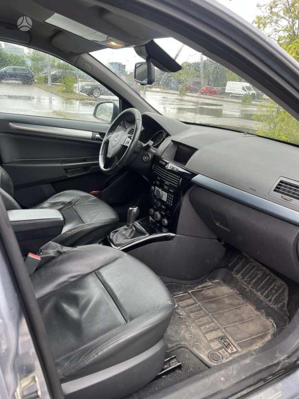 Pelēks Opel Astra 2009 Viļņa, ar dzinēja tilpumu 1.90 L un nobraukumu 350 tūkst. km par 1400 €, foto 9 vietnē AUTOMOTO.COM.LV