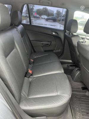 Grey Opel Astra 2009 in Vilnius, with an engine capacity of 1.90 L and mileage of 350 thousand km for 1400 €, photo 11 on AUTOMOTO.COM.LV