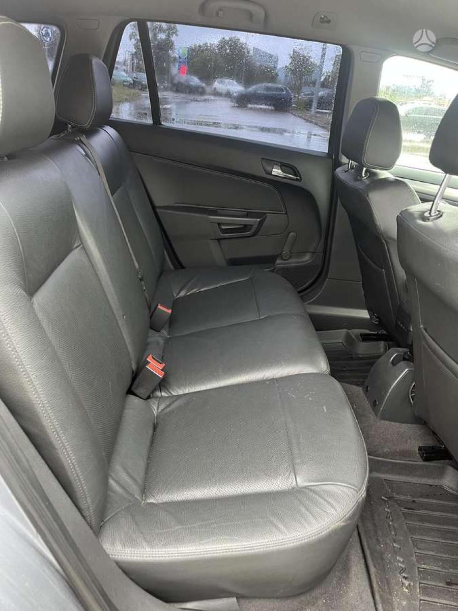 Grey Opel Astra 2009 in Vilnius, with an engine capacity of 1.90 L and mileage of 350 thousand km for 1400 €, photo 11 on AUTOMOTO.COM.LV