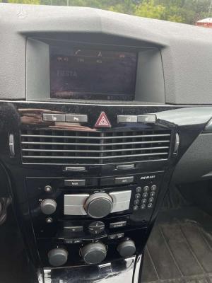 Grey Opel Astra 2009 in Vilnius, with an engine capacity of 1.90 L and mileage of 350 thousand km for 1400 €, photo 13 on AUTOMOTO.COM.LV