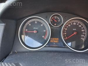 Grey Opel Astra 2009 in Riga, with an engine capacity of 1.70 L and mileage of 358 thousand km for 1200 €, photo 6 on AUTOMOTO.COM.LV