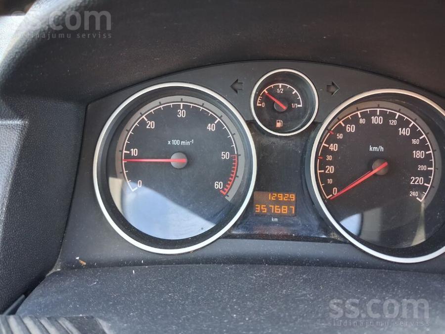 Grey Opel Astra 2009 in Riga, with an engine capacity of 1.70 L and mileage of 358 thousand km for 1200 €, photo 6 on AUTOMOTO.COM.LV