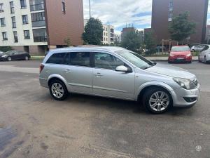 Pelēks Opel Astra 2009 Viļņa, ar dzinēja tilpumu 1.90 L un nobraukumu 300 tūkst. km par 1300 €, foto 3 vietnē AUTOMOTO.COM.LV