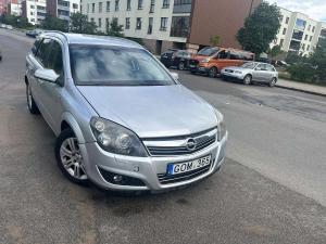 Pelēks Opel Astra 2009 Viļņa, ar dzinēja tilpumu 1.90 L un nobraukumu 300 tūkst. km par 1300 €, foto 4 vietnē AUTOMOTO.COM.LV