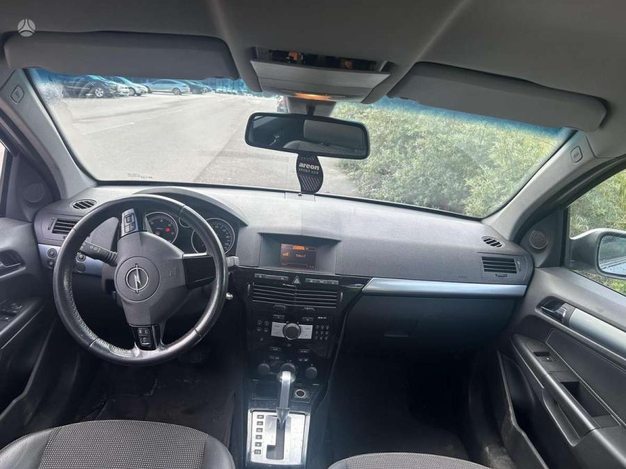 Pelēks Opel Astra 2009 Viļņa, ar dzinēja tilpumu 1.90 L un nobraukumu 300 tūkst. km par 1300 €, foto 7 vietnē AUTOMOTO.COM.LV