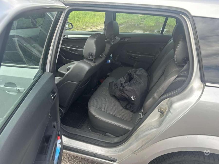 Pelēks Opel Astra 2009 Viļņa, ar dzinēja tilpumu 1.90 L un nobraukumu 300 tūkst. km par 1300 €, foto 11 vietnē AUTOMOTO.COM.LV