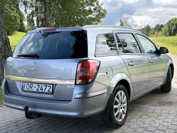 Grey Opel Astra 2009 in Cesis, with an engine capacity of 1.60 L and mileage of 280 thousand km for 2100 €, photo 4 on AUTOMOTO.COM.LV