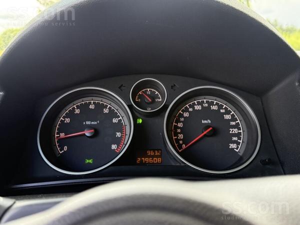 Grey Opel Astra 2009 in Cesis, with an engine capacity of 1.60 L and mileage of 280 thousand km for 2100 €, photo 10 on AUTOMOTO.COM.LV
