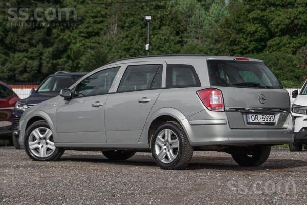Pelēks Opel Astra 2009 Rīga, ar dzinēja tilpumu 1.60 L un nobraukumu 238 tūkst. km par 2790 €, foto 3 vietnē AUTOMOTO.COM.LV