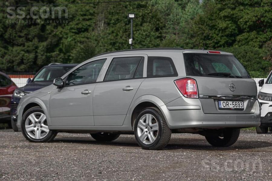 Pelēks Opel Astra 2009 Rīga, ar dzinēja tilpumu 1.60 L un nobraukumu 238 tūkst. km par 2790 €, foto 4 vietnē AUTOMOTO.COM.LV