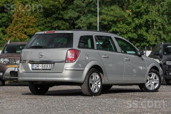 Pelēks Opel Astra 2009 Rīga, ar dzinēja tilpumu 1.60 L un nobraukumu 238 tūkst. km par 2790 €, foto 4 vietnē AUTOMOTO.COM.LV
