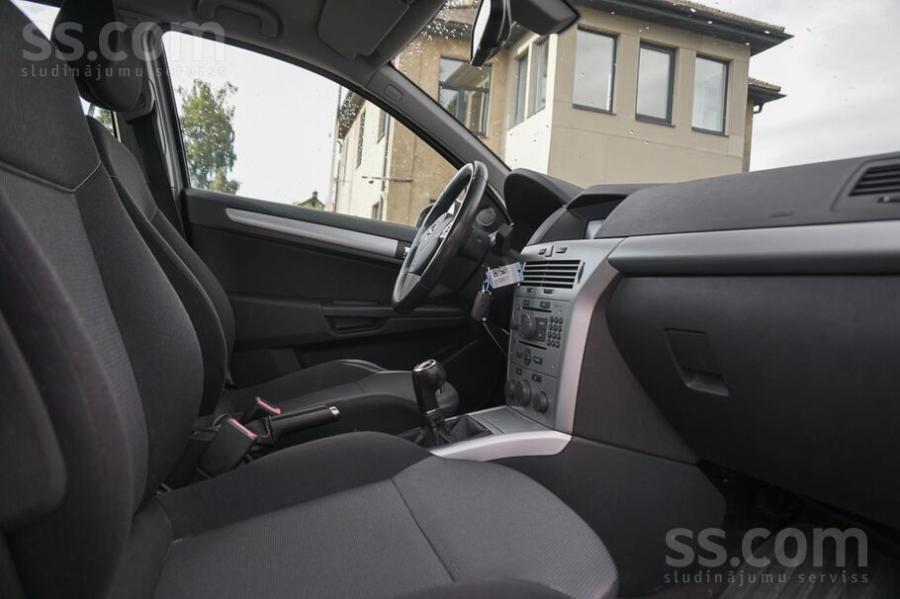 Pelēks Opel Astra 2009 Rīga, ar dzinēja tilpumu 1.60 L un nobraukumu 238 tūkst. km par 2790 €, foto 6 vietnē AUTOMOTO.COM.LV