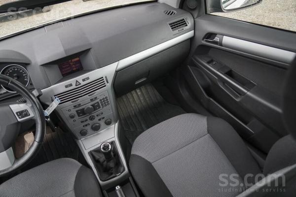Pelēks Opel Astra 2009 Rīga, ar dzinēja tilpumu 1.60 L un nobraukumu 238 tūkst. km par 2790 €, foto 9 vietnē AUTOMOTO.COM.LV
